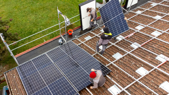 Unsere PV-Anlage ist auf dem Dach • nachbelichtet